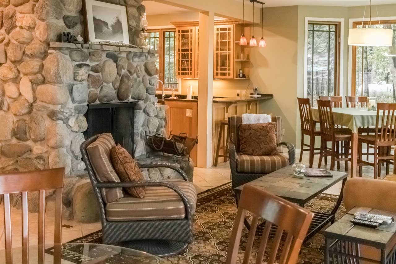 Cranmer Hearth Lakehouse: Lake Michigan Beachfront Vacation Rental