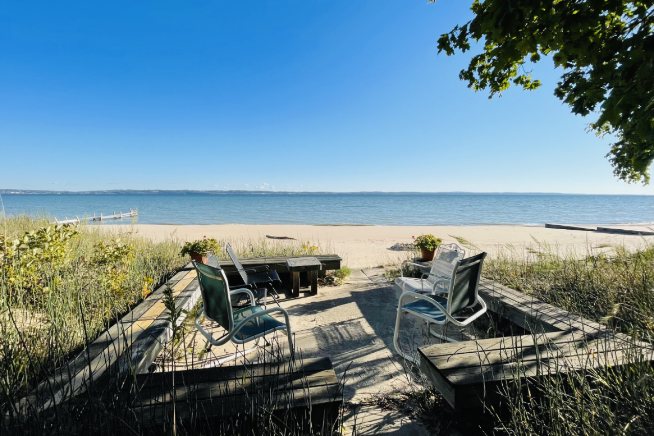 Beach Retreat: Family Friendly Historic Beach Cottage